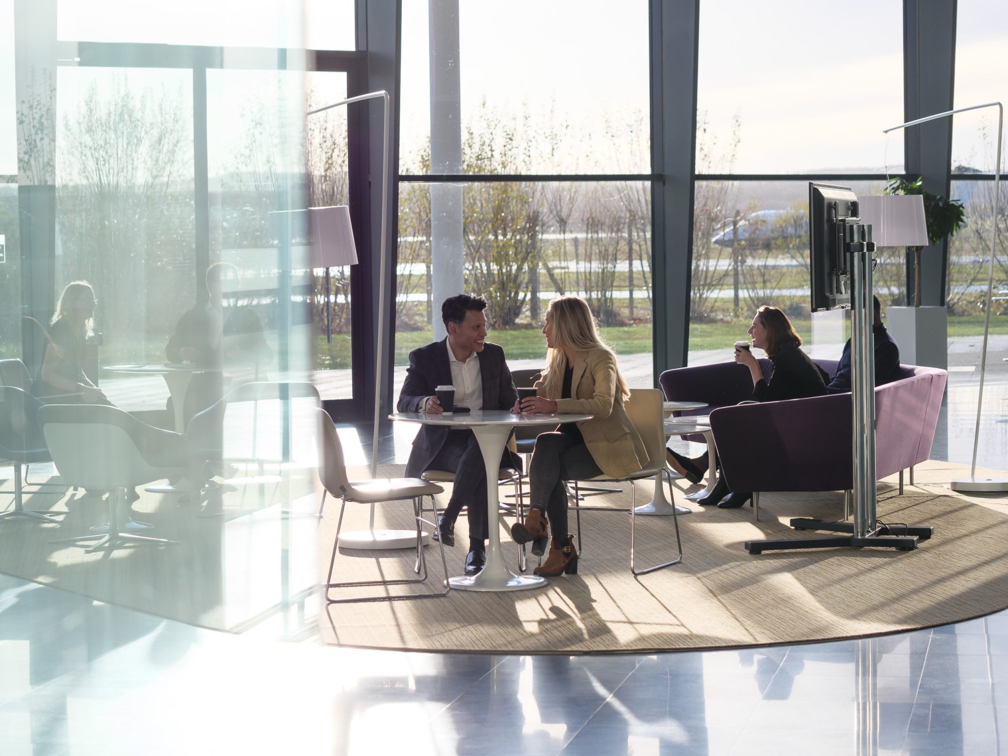 In-Office vs Remote: 6 Reasons to Work in the Office